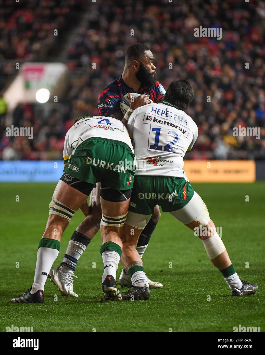 Semi Radradra of Bristol Bears, tackled by Rob Simmons of London Irish ...