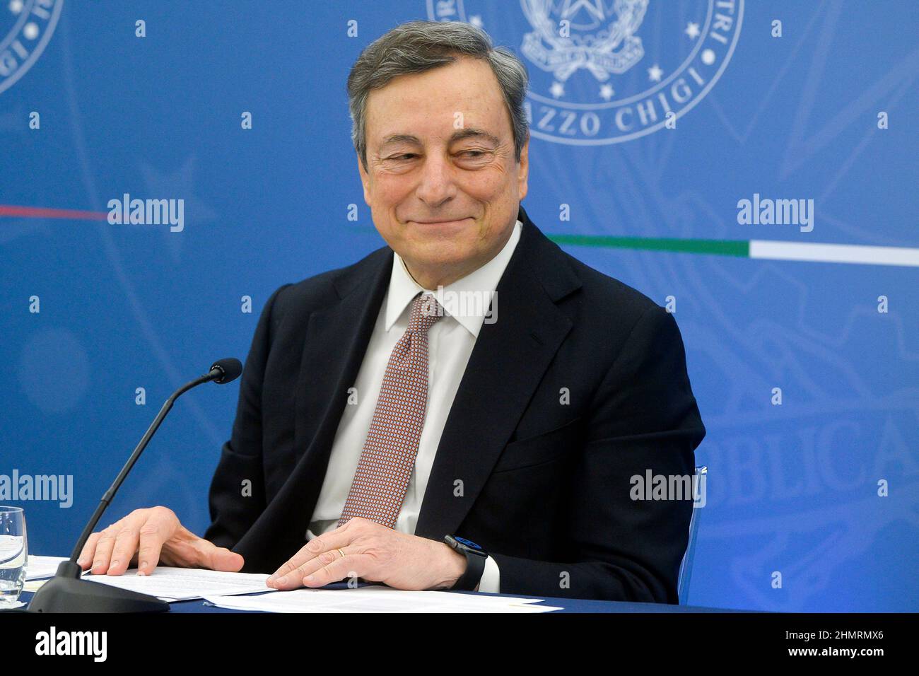 Press conference cabinet mario draghi hi-res stock photography and ...