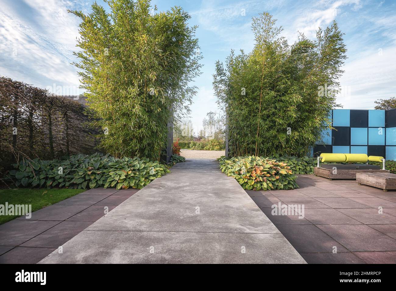 Raised garden path in a modern garden Stock Photo - Alamy