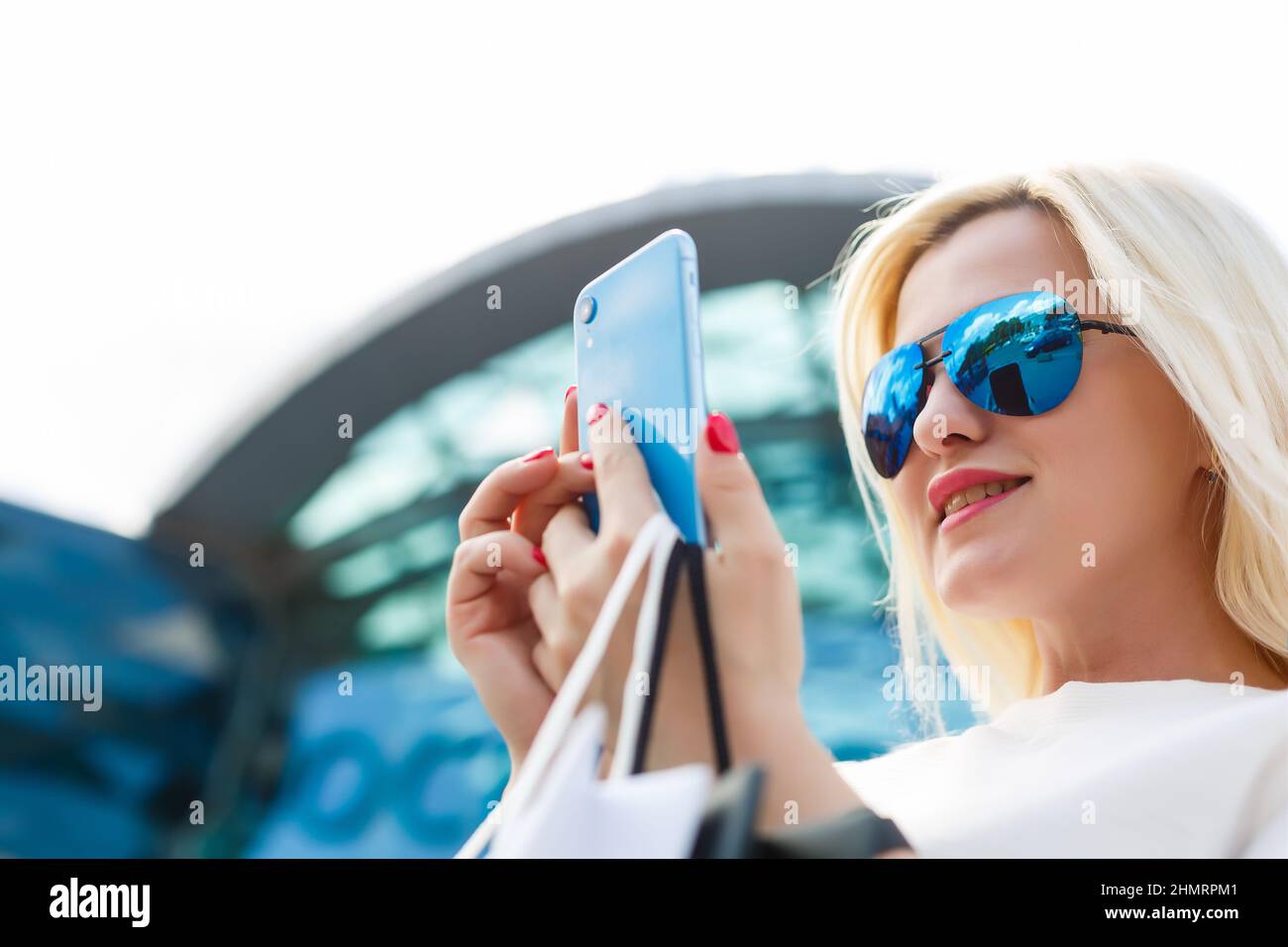 Business woman using app on a smart phone Stock Photo - Alamy