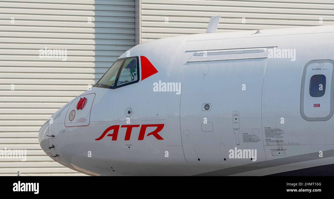 Atr 72 600 cockpit hi-res stock photography and images - Alamy