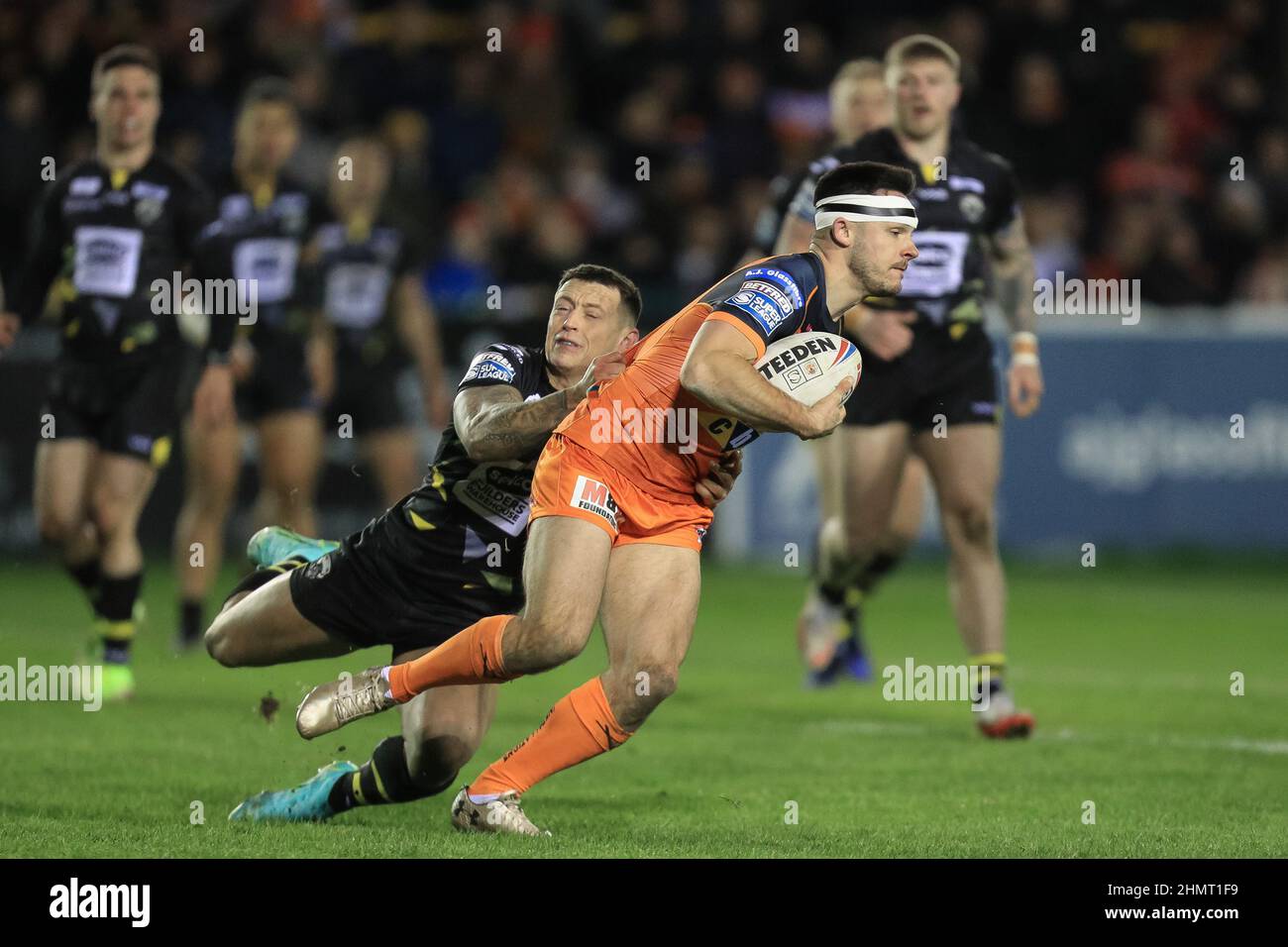 Deon Cross #28 of Salford Red Devils tackles Niall Evalds #1 of ...