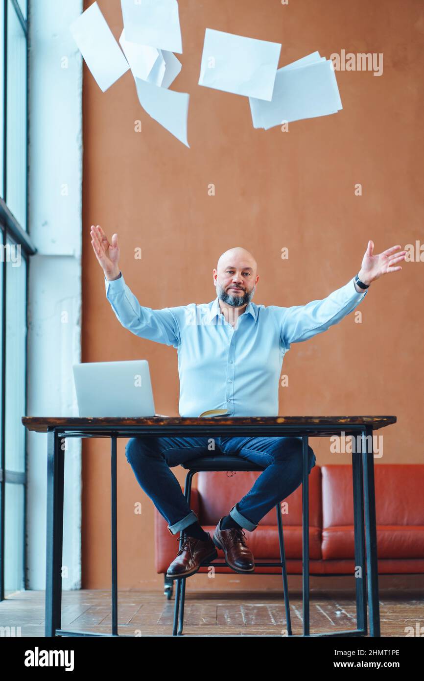 Throwing documents hi-res stock photography and images - Alamy