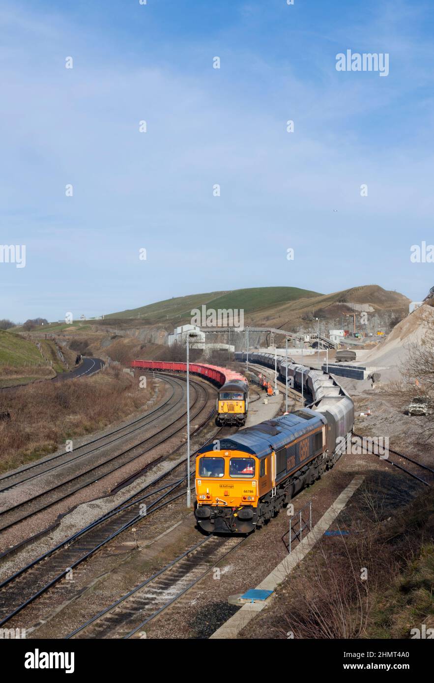 Dove Holes quarry, Derbyshire. GB Railfreight class 66 locomotive 66786 ...