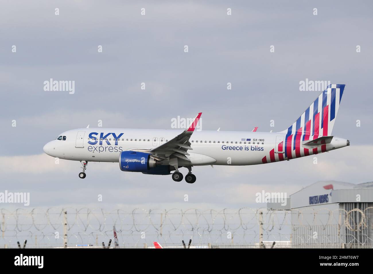 Sky Express Airbus A320neo SX-NIG approaching London Heathrow Airport ...