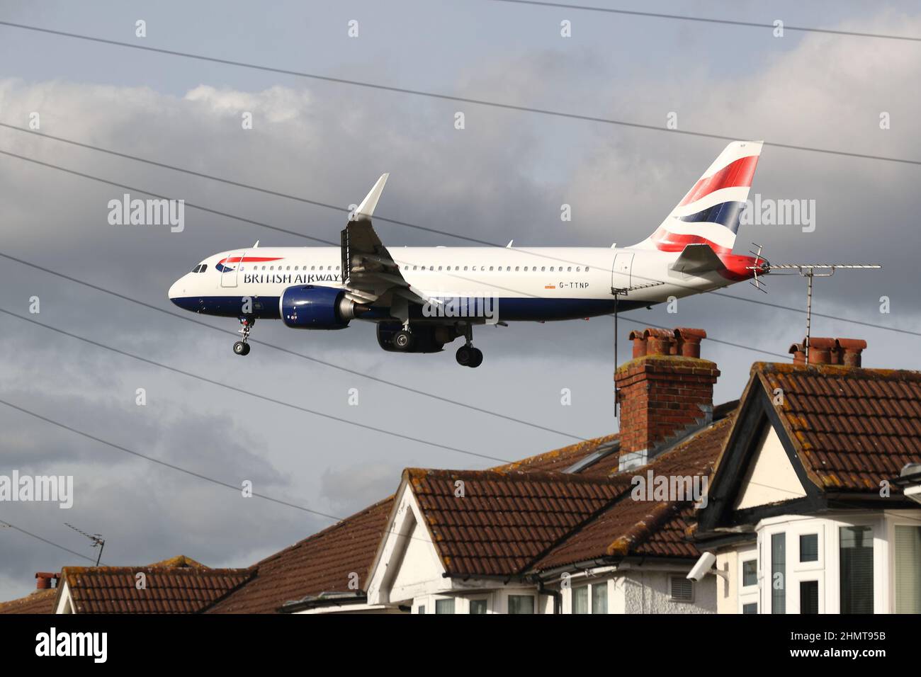An British Airways Airbus A320neo G-TTNP approaches Heathrow Airport ...