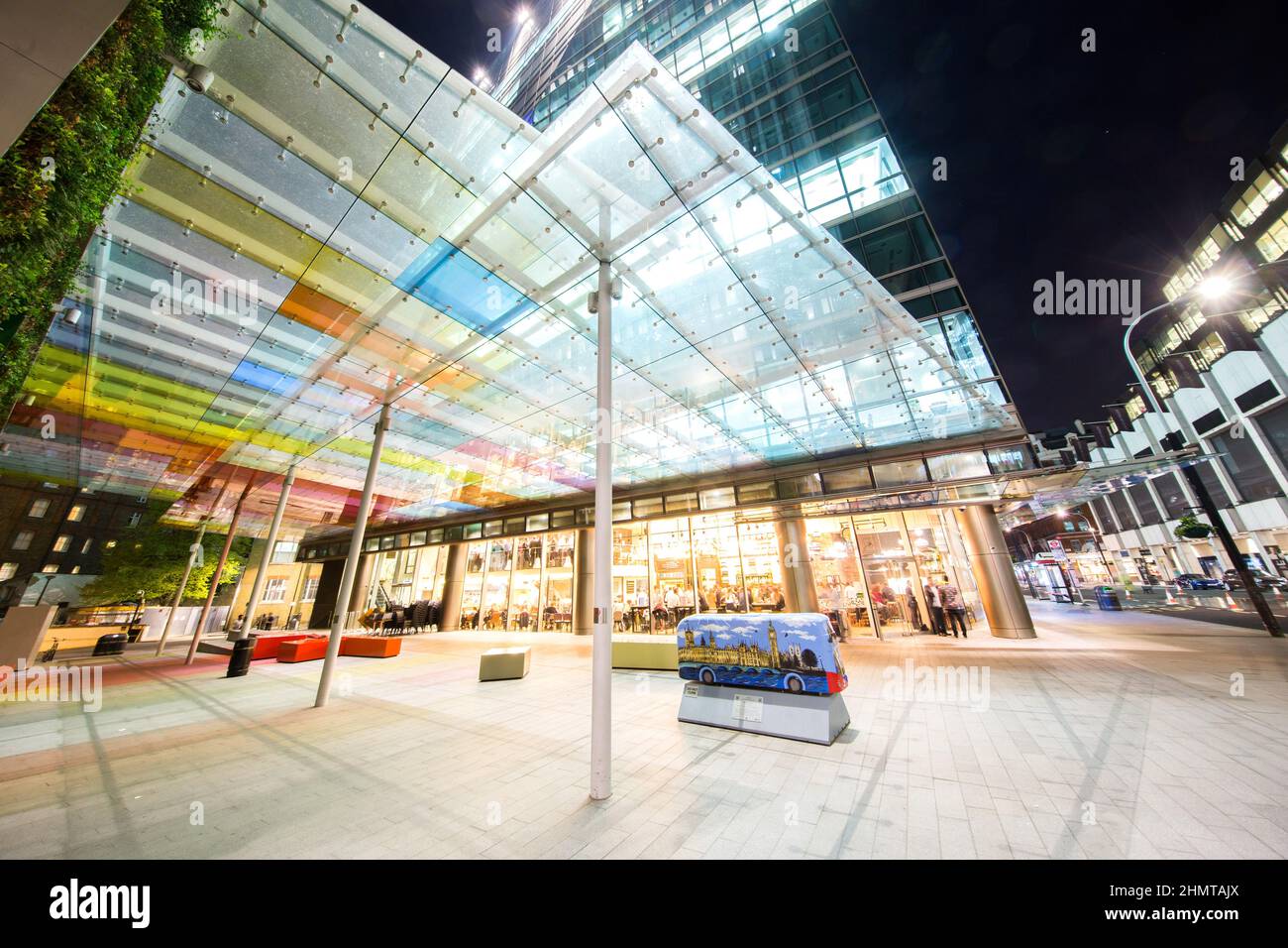 Seaforth place public space, Victoria, central london Stock Photo - Alamy