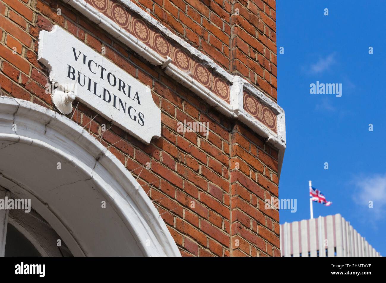 Victoria line signage hi-res stock photography and images - Alamy