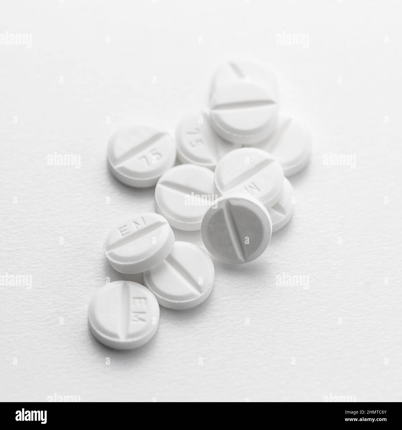 white pills drugs Tablets doctor flu antibiotic pharmacy medicine ...
