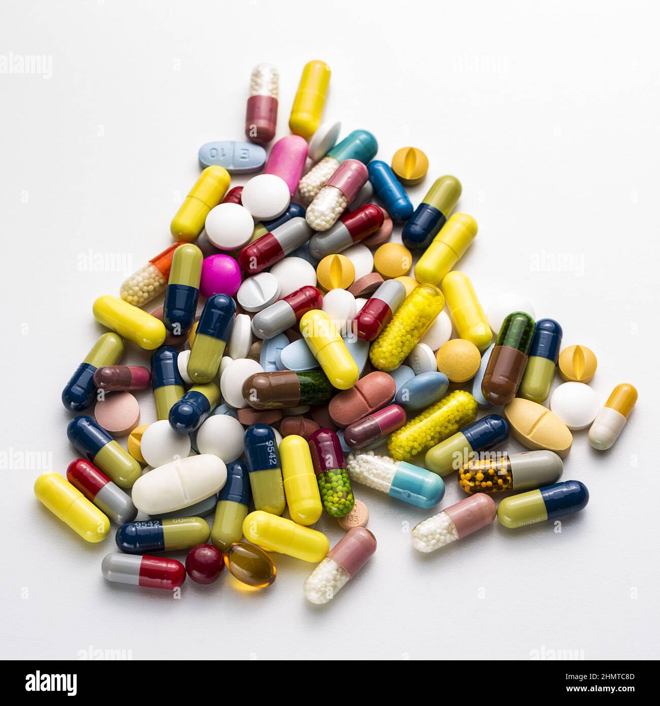 diferent capsule pills mix heap Tablets therapy drugs doctor flu ...