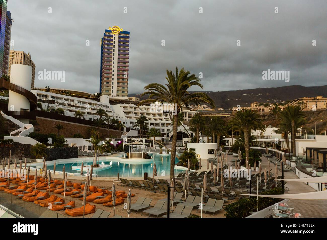 Sun loungers towels hotel hi-res stock photography and images - Alamy