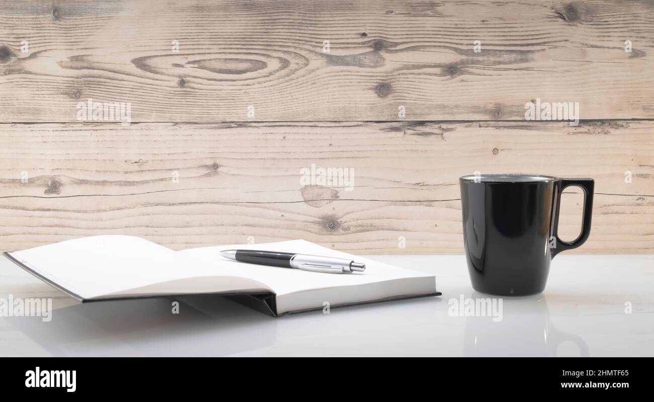 Open book on a workspace with sheets without writing Stock Photo - Alamy