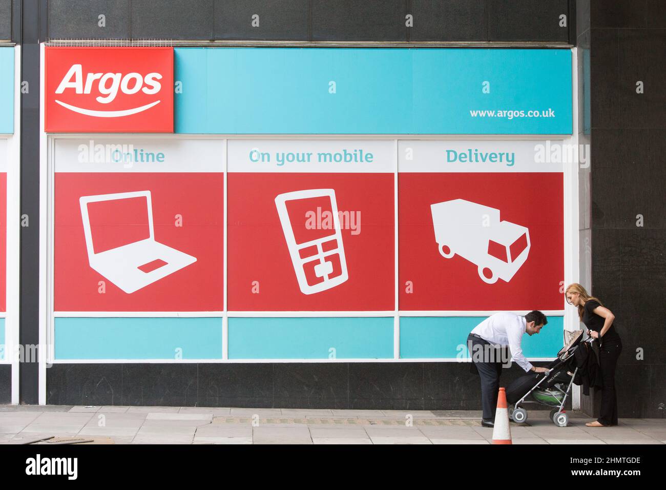 Argos signage hi-res stock photography and images - Alamy