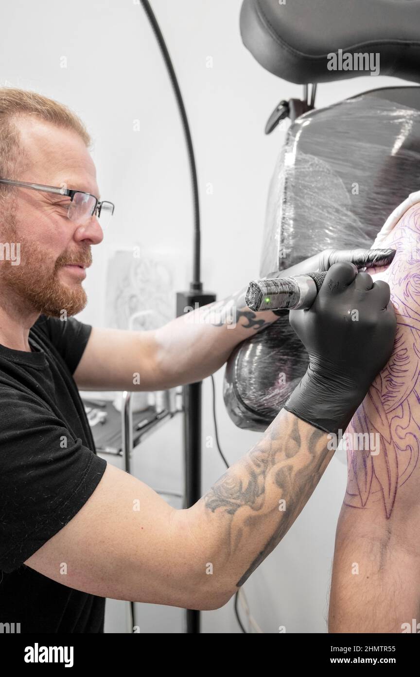 Tattoo artist making tattoo at the studio. High quality photography ...