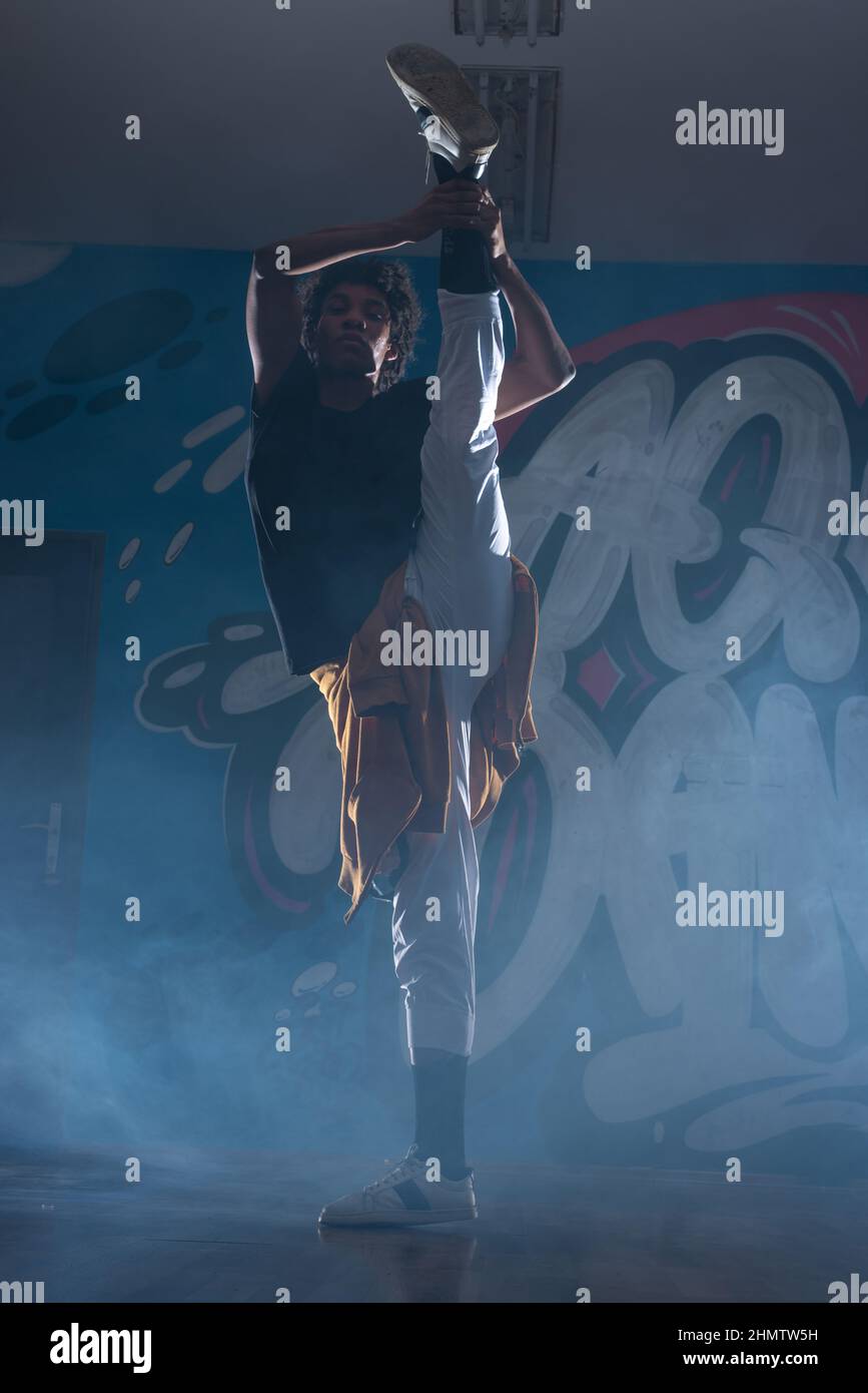 Breakdancing club hi-res stock photography and images - Alamy