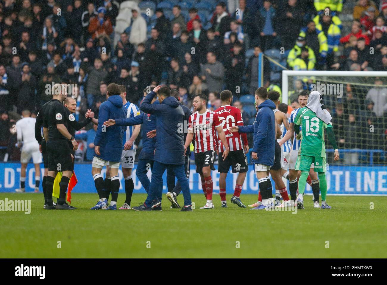 Players shake hands hi-res stock photography and images - Alamy