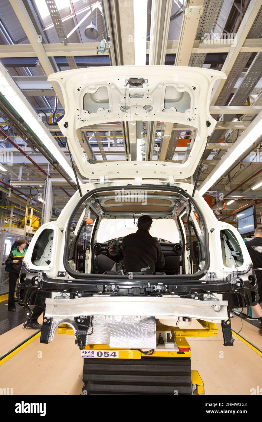 Bmw factory oxford hi-res stock photography and images - Alamy