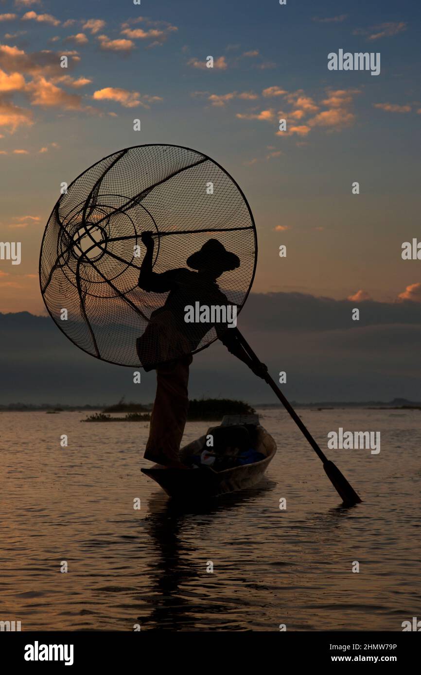 Burmese intha leg rowing hi-res stock photography and images - Alamy