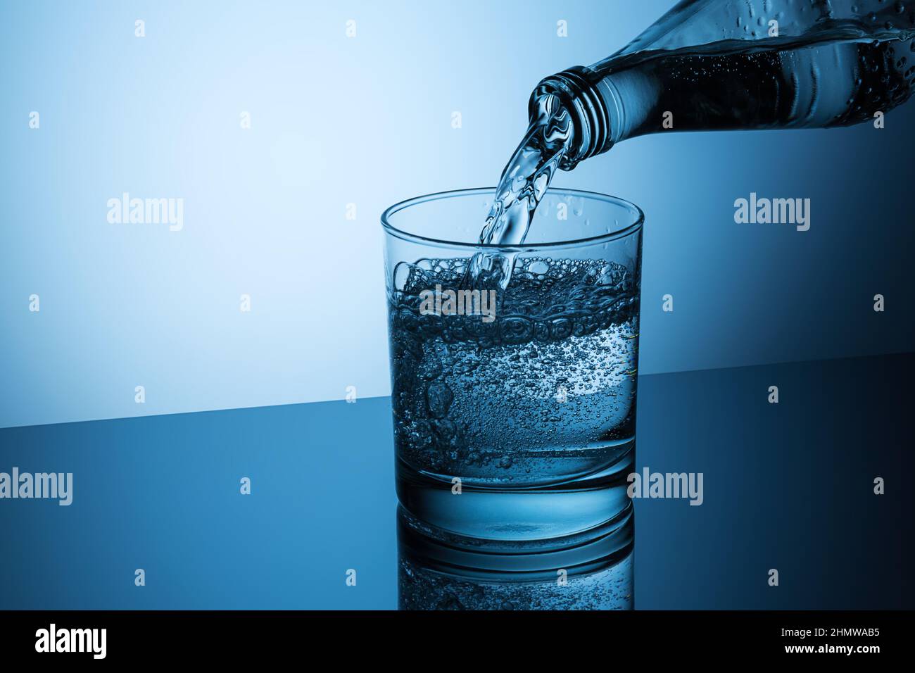 pouring mineral water in to a glass Stock Photo - Alamy