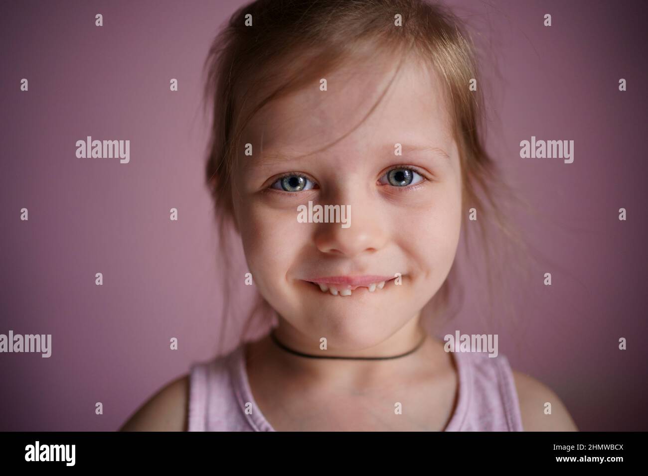 girl smiles without a front tooth Stock Photo - Alamy