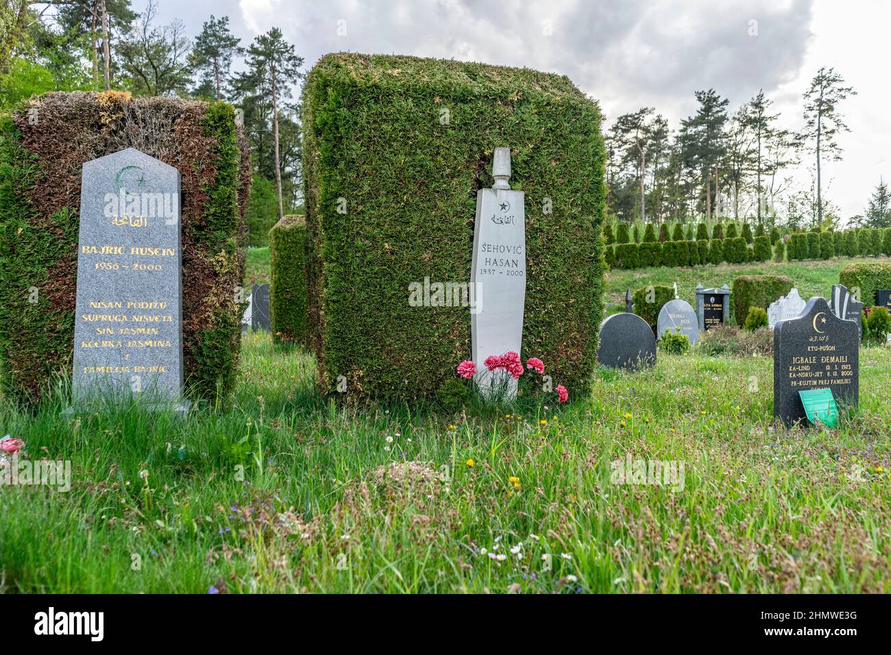 Muslim funeral grave hi-res stock photography and images - Alamy