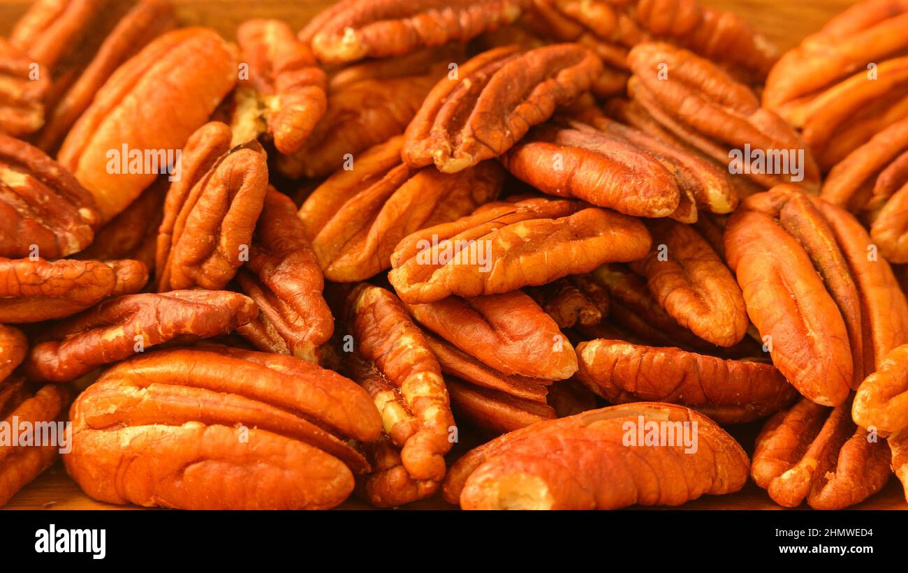 Best pecans hi-res stock photography and images - Alamy