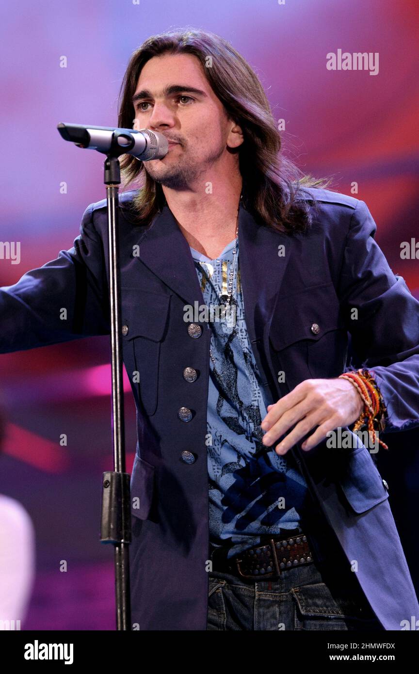 Verona Italy 2005-09-14 : The Colombian singer Juanes in concert during ...