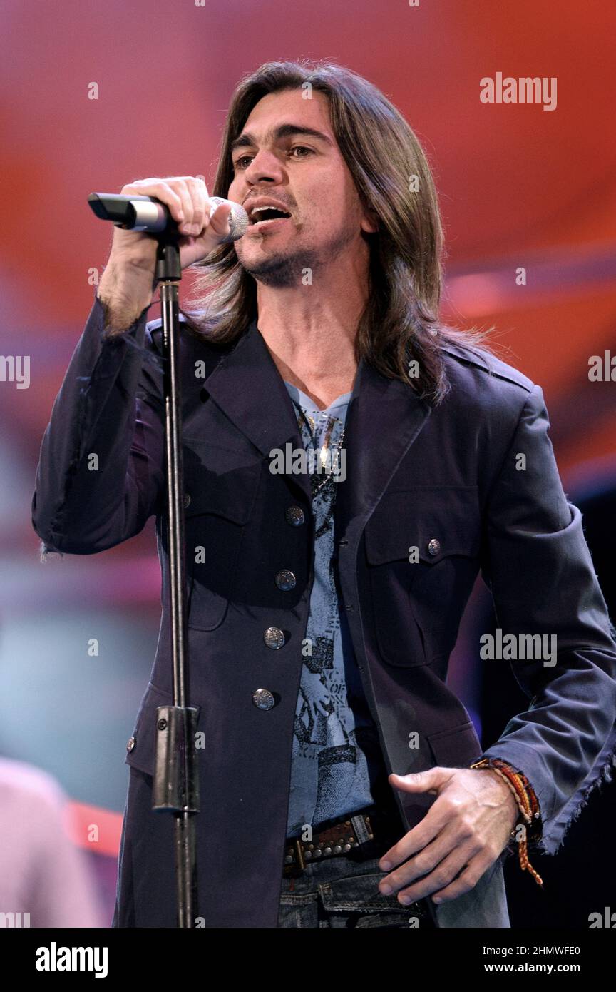 Verona Italy 2005-09-14 : The Colombian singer Juanes in concert during ...