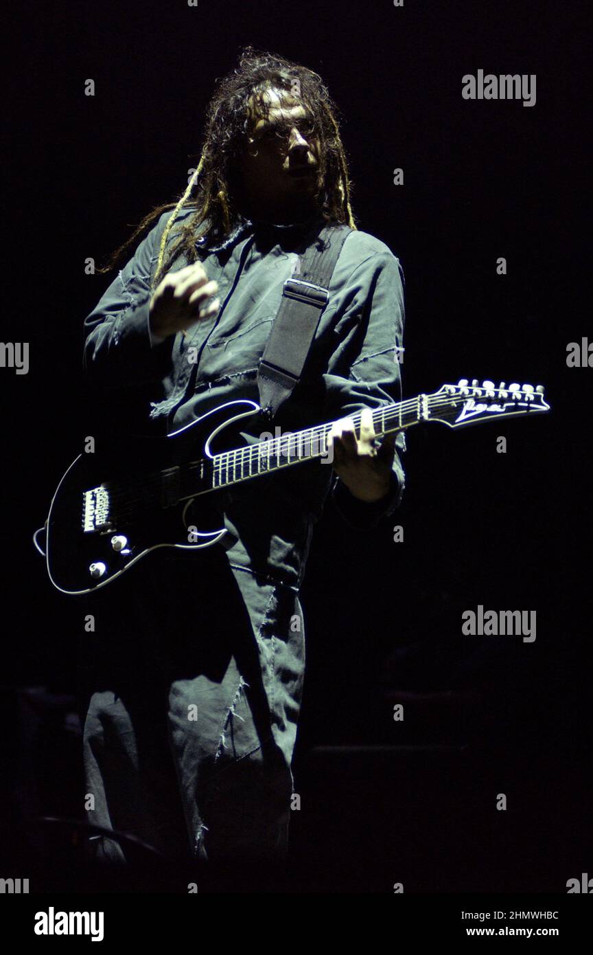 Guitarist james shaffer hi-res stock photography and images - Alamy