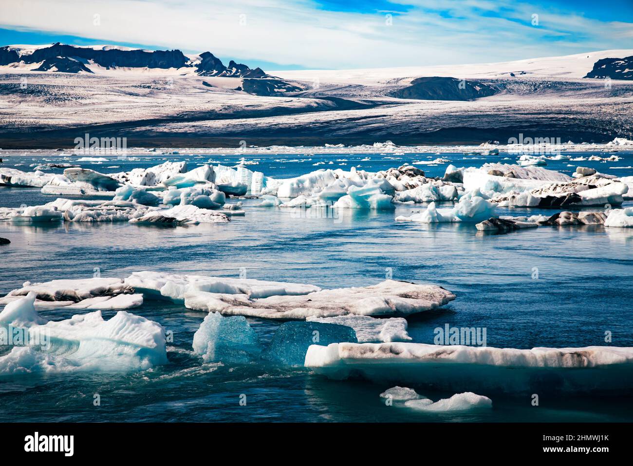 Icebergs and ice sheets on the Jökulsárlón glacial lake in the ...