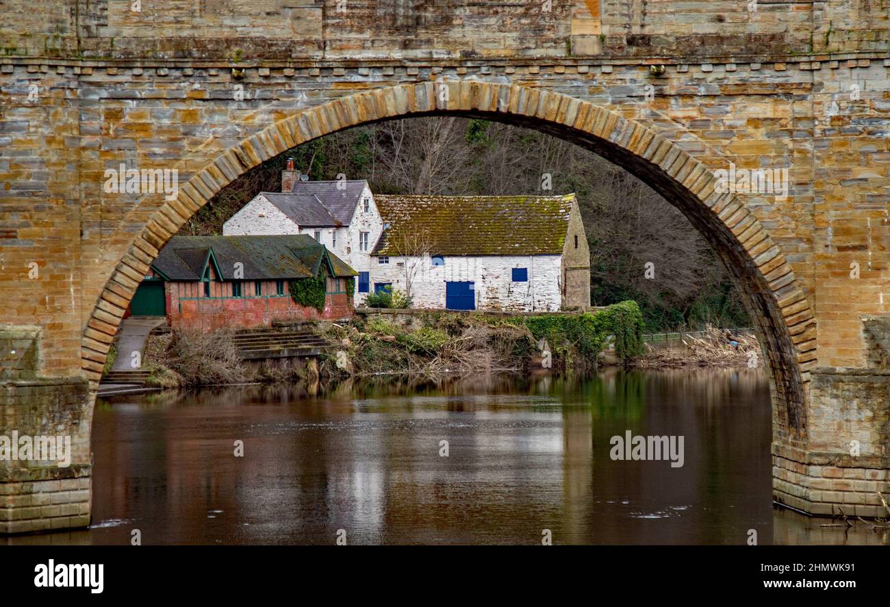 Durham riverbank hi-res stock photography and images - Alamy
