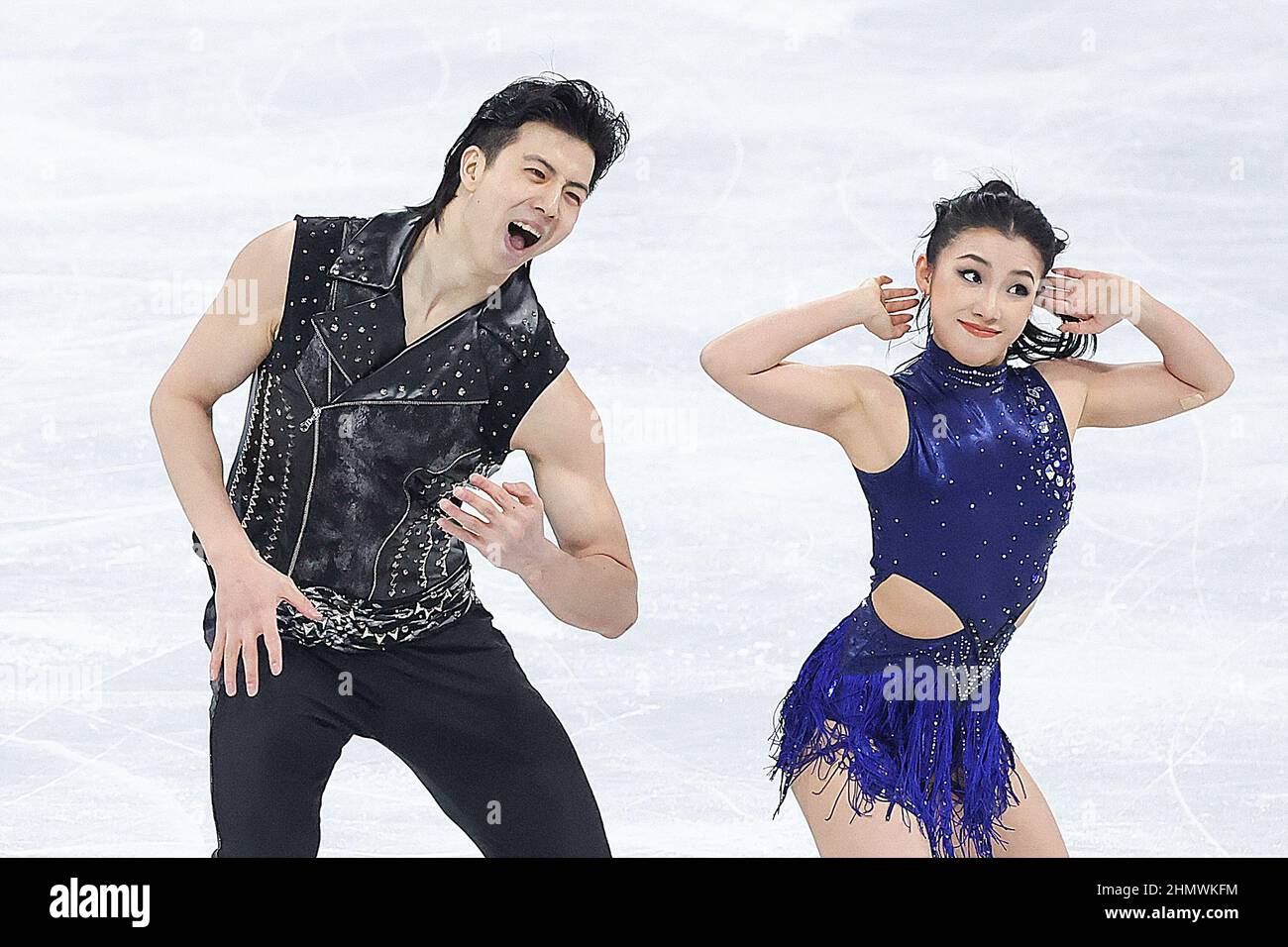 Beijing, China. 12th Feb, 2022. Wang Shiyue (R) and Liu Xinyu of China ...
