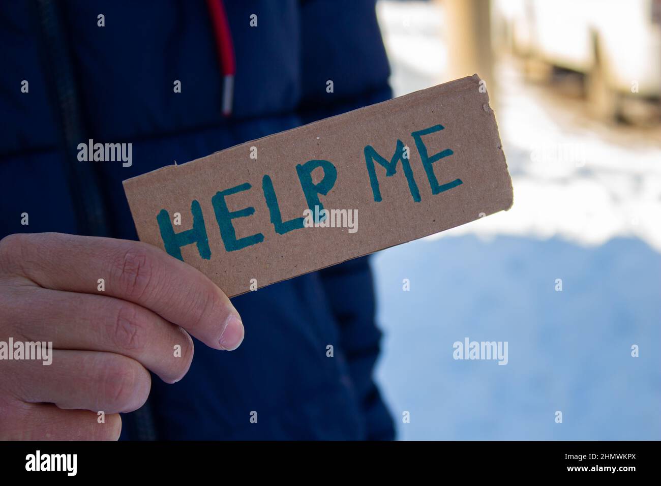 Man holding cardboard with help me text Stock Photo - Alamy