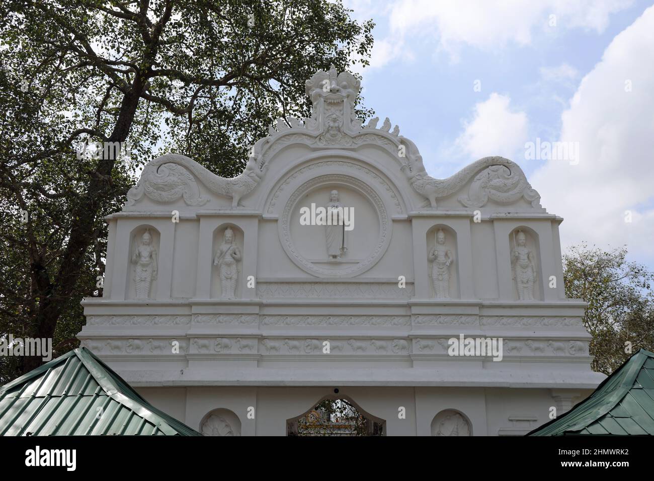 Entrance to Sri Maha Bo Tree Temple Complex in Sri Lanka Stock Photo ...