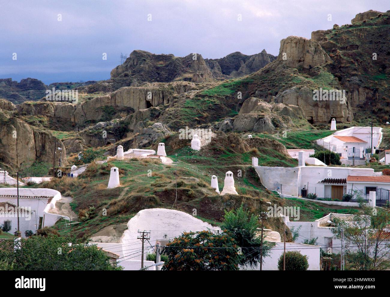 CHIMENEAS,VIVIENDAS Y CUEVAS TROGLODITAS EN LA LADERA DE JABALCON ...