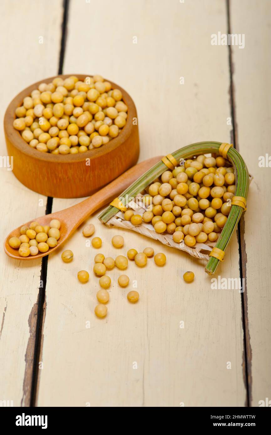 organic soya beans over rustic wood table macro closeup Stock Photo - Alamy