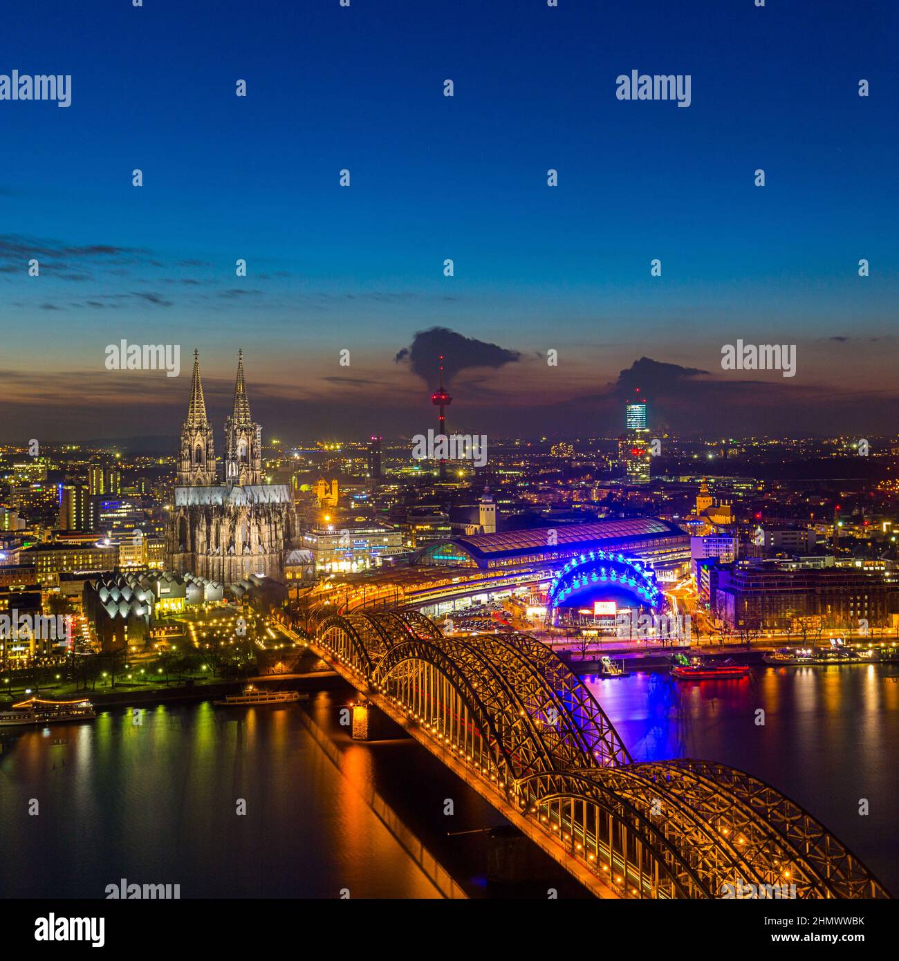 Cologne Cathedral and bridge at sunset Stock Photo - Alamy
