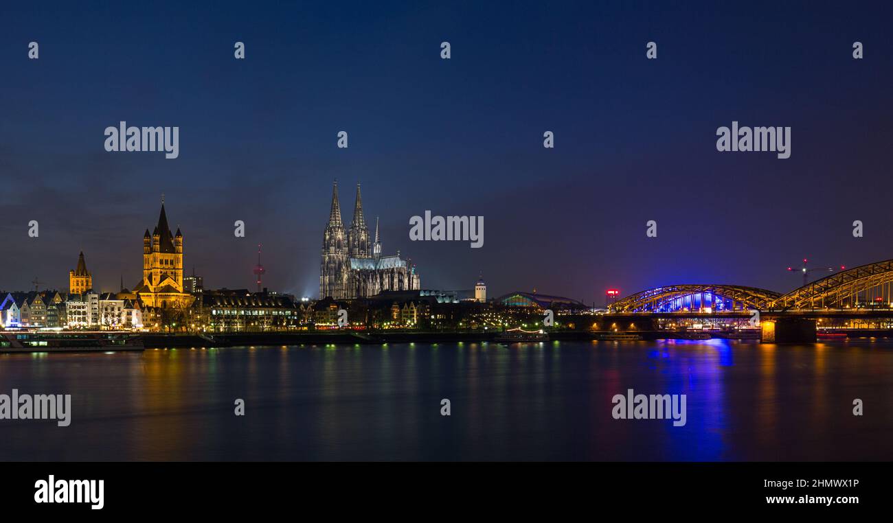 Cologne at night city panorama Stock Photo - Alamy