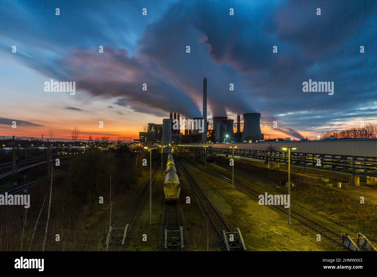 Factory at sunset hi-res stock photography and images - Alamy