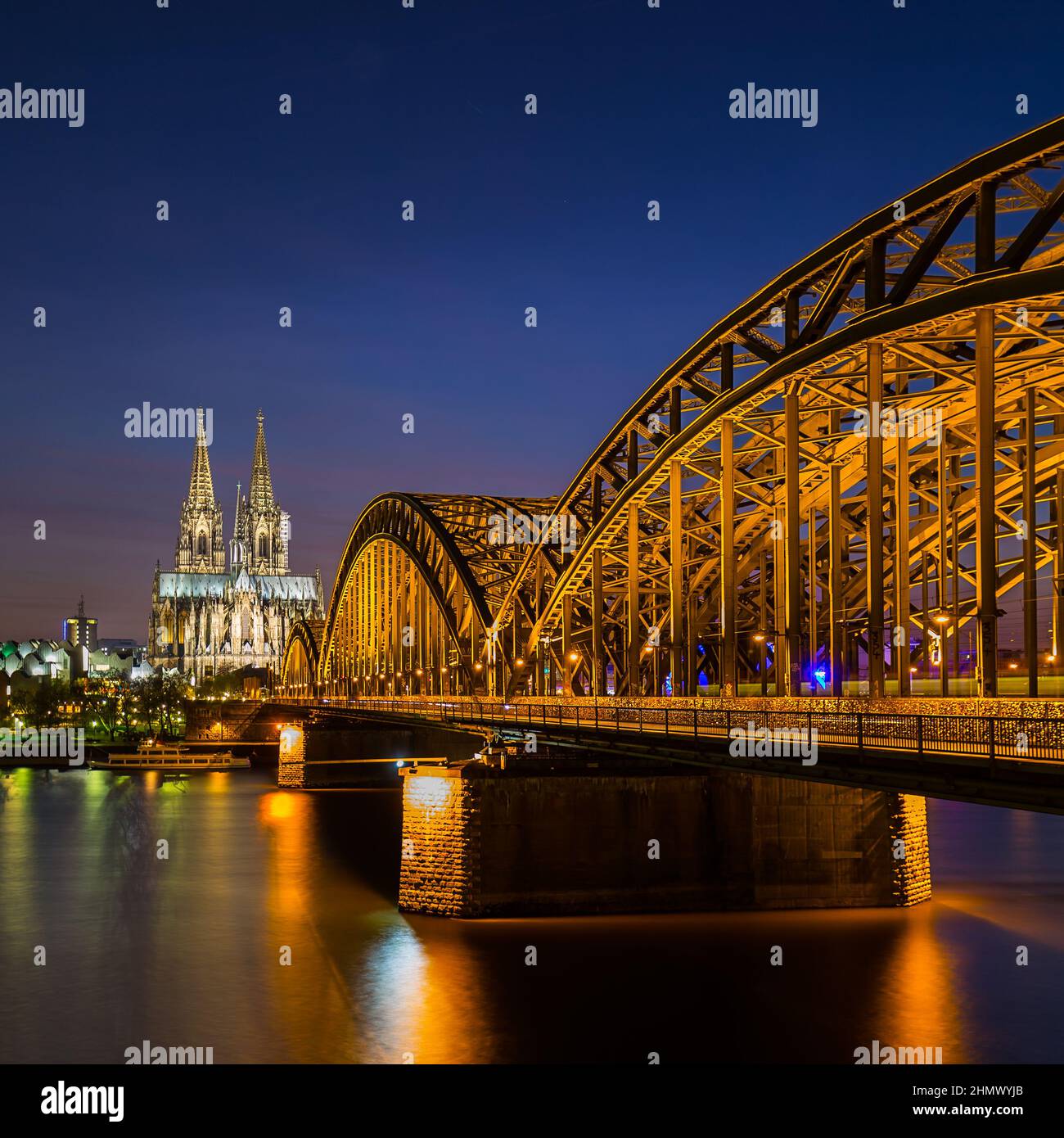 Cologne cathedral and hohenzollern bridge at night Stock Photo - Alamy