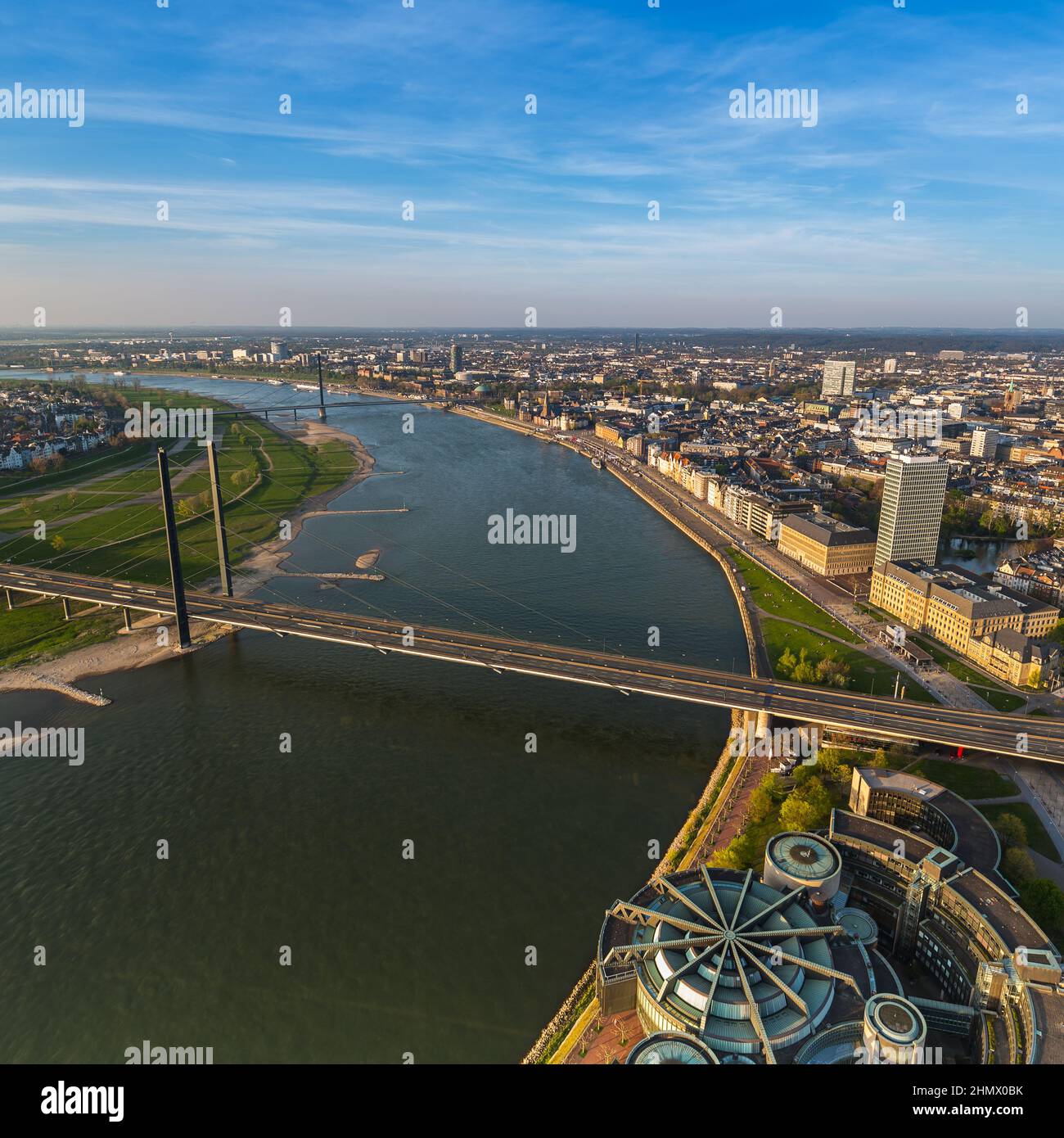 An aeriel view of tower bridge hi-res stock photography and images - Alamy