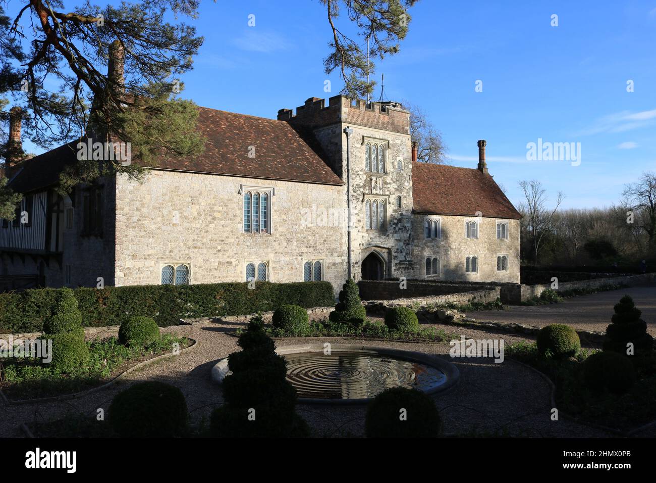 Ivy hatch hi-res stock photography and images - Alamy