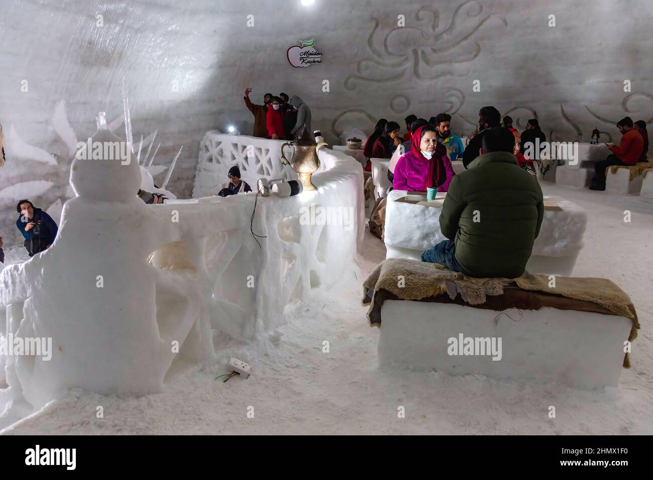 Largest igloo hi-res stock photography and images - Alamy