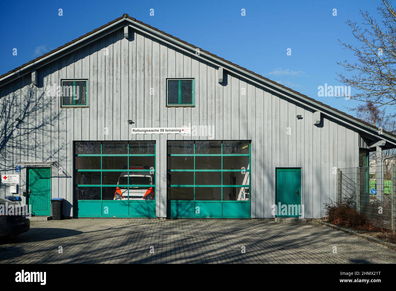 Ambulance garage hi-res stock photography and images - Alamy