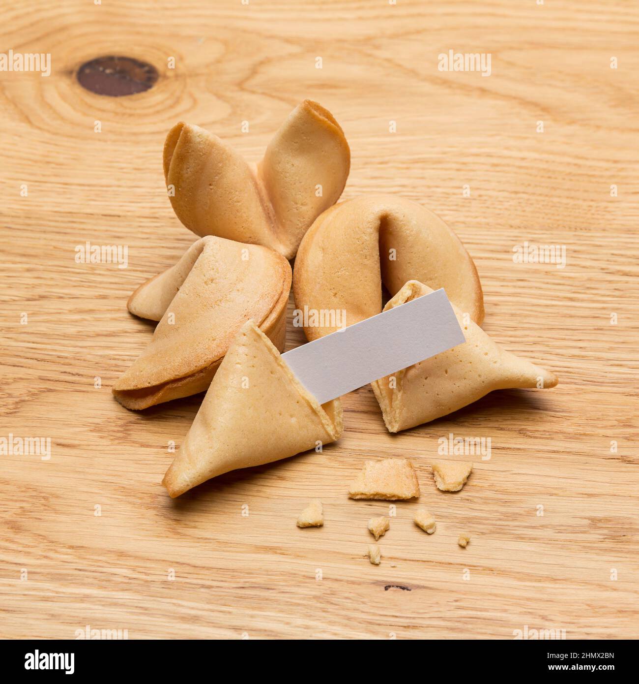 fortune cookies with a note on wooden table Stock Photo - Alamy