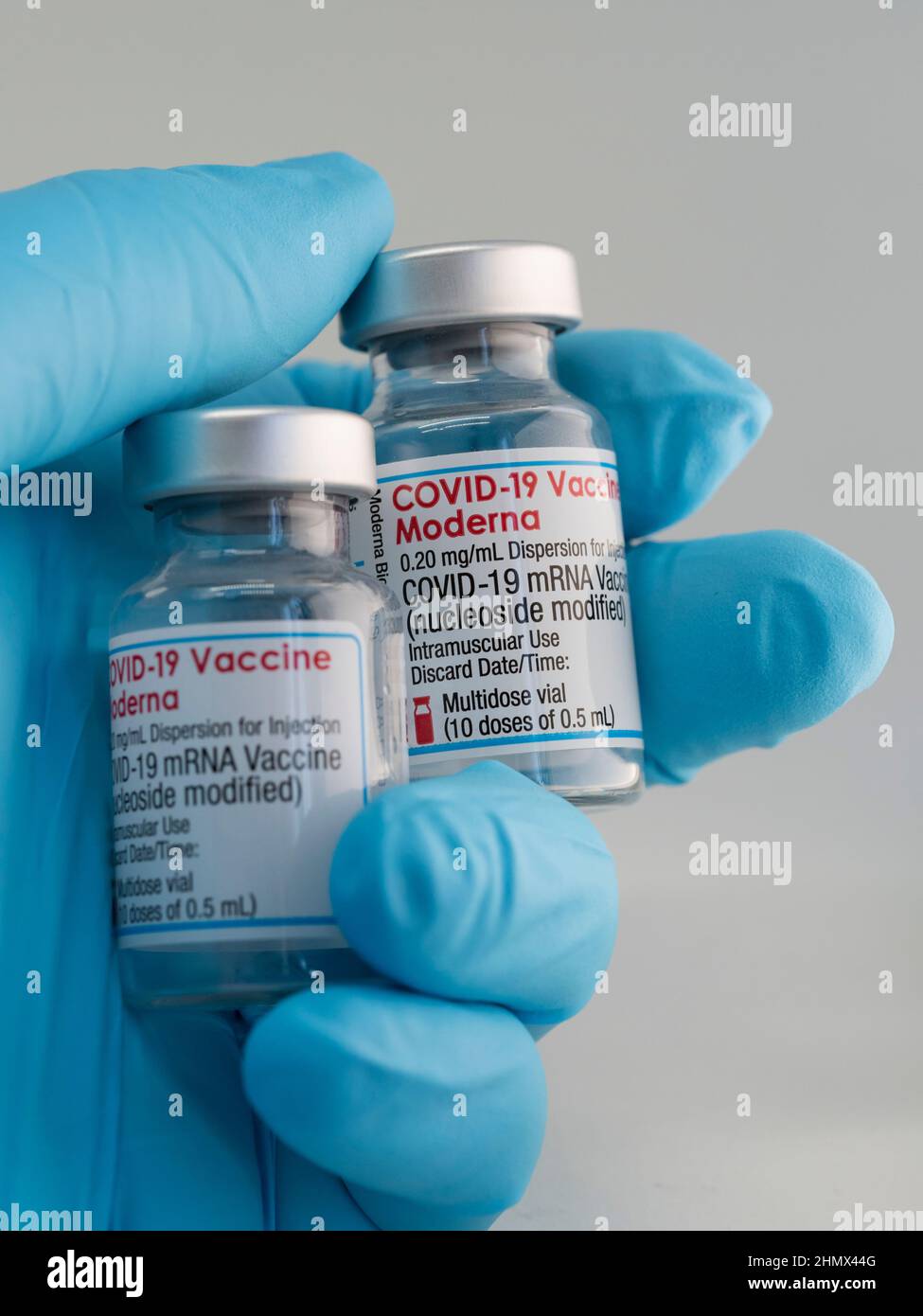 Vial of moderna vaccine hi-res stock photography and images - Alamy