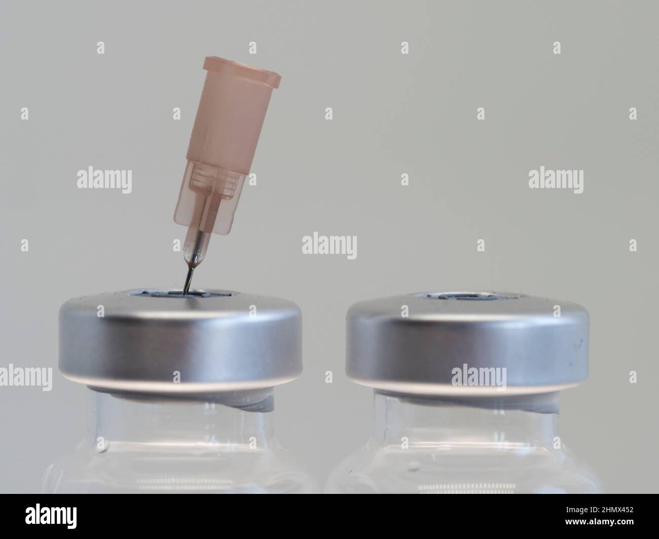 Vaccine vials hi-res stock photography and images - Alamy