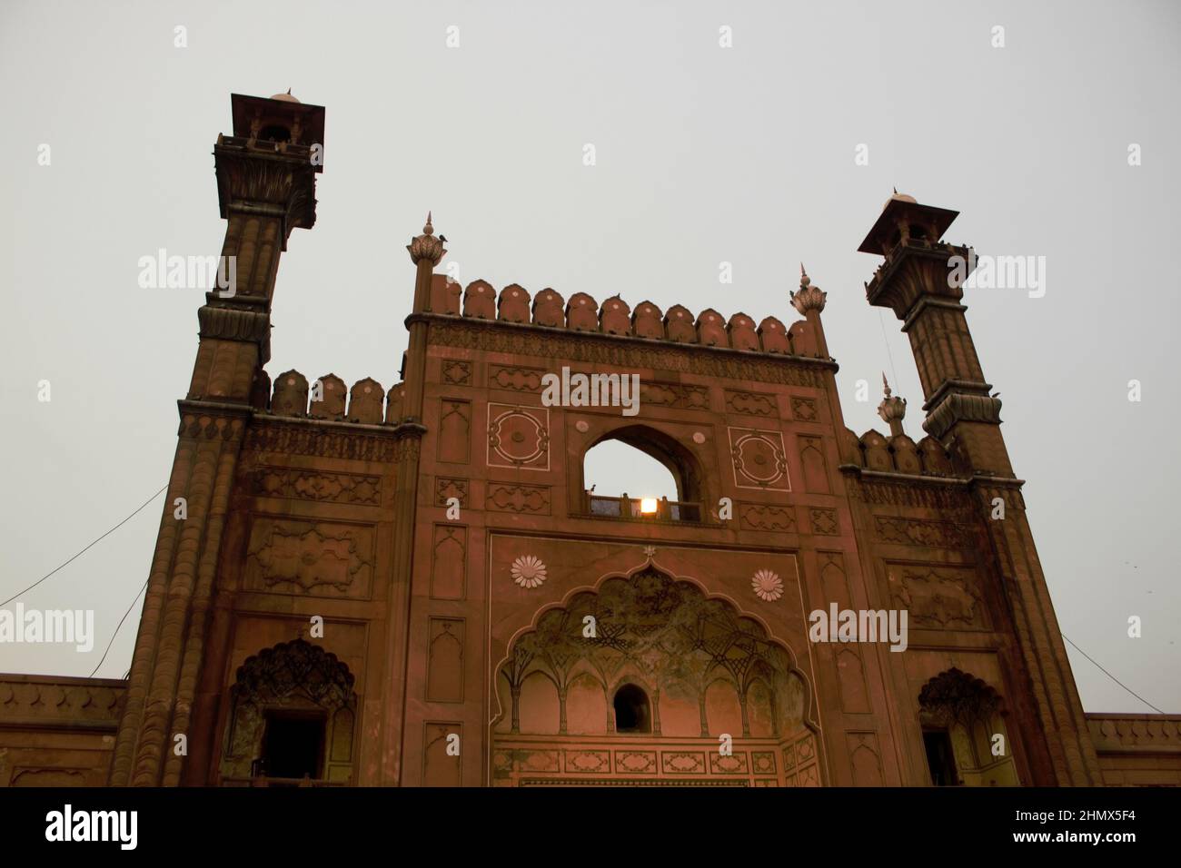 Low angle of the Badshahi Mosque Stock Photo - Alamy