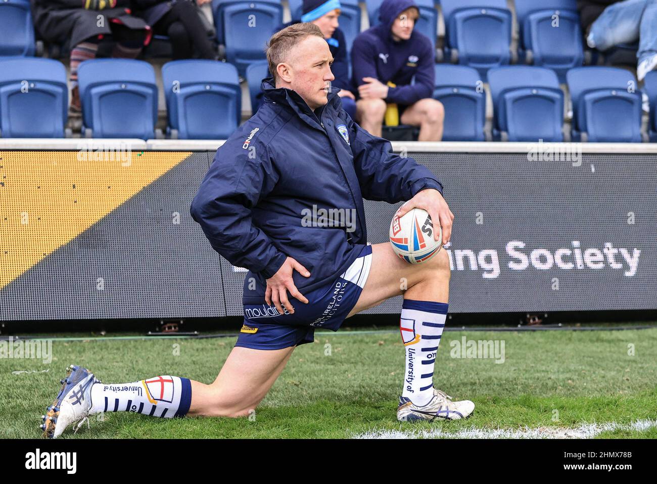 Jason Clark #14 of Warrington Wolves warming up at half time Stock ...