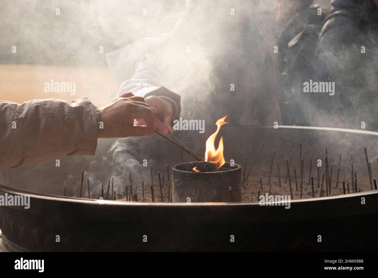 Incense praying pot chinese hi-res stock photography and images - Alamy